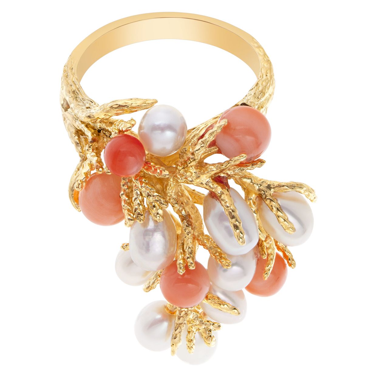 Beautiful Coral design ring set in 14k yellow gold with natural