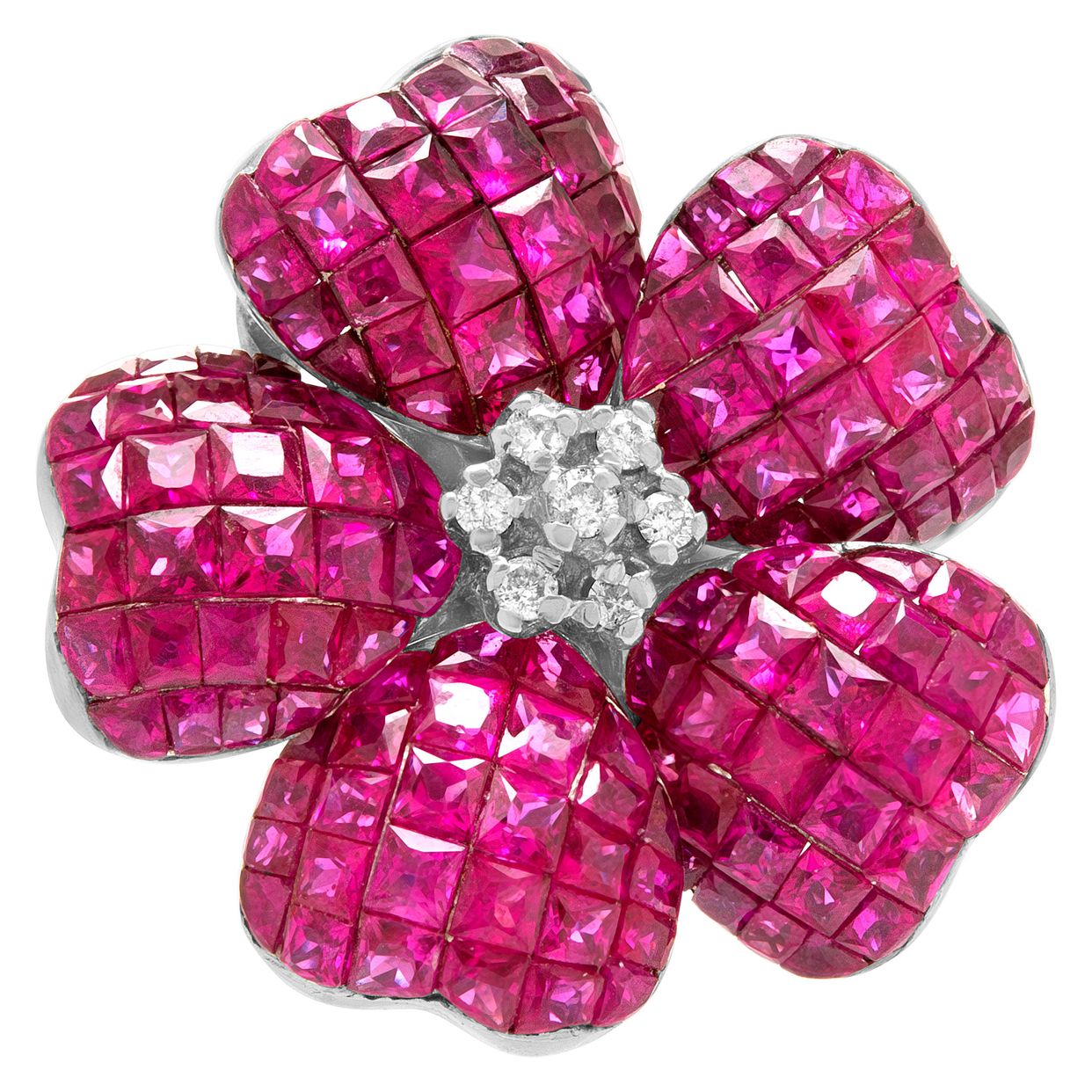 Deep pink sapphire flower ring in 18k white gold. 6.75 cts in pink