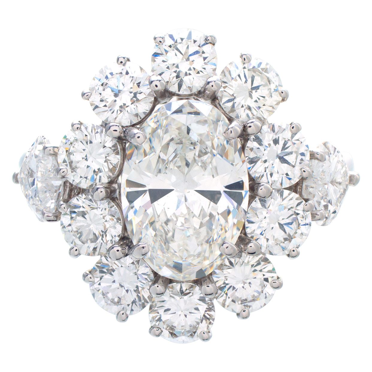 GIA Certified Graff diamond cluster ring in platinum. Center 2.11