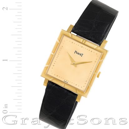 Pre-owned Piaget 927 18k 25mm Manual watch | Gray & Sons Jewelers