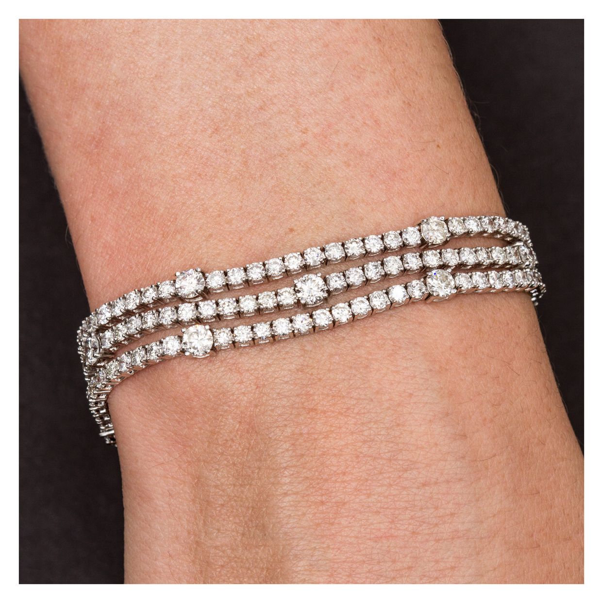 Sparkling three line diamond bracelet in 18k white gold. Approx.